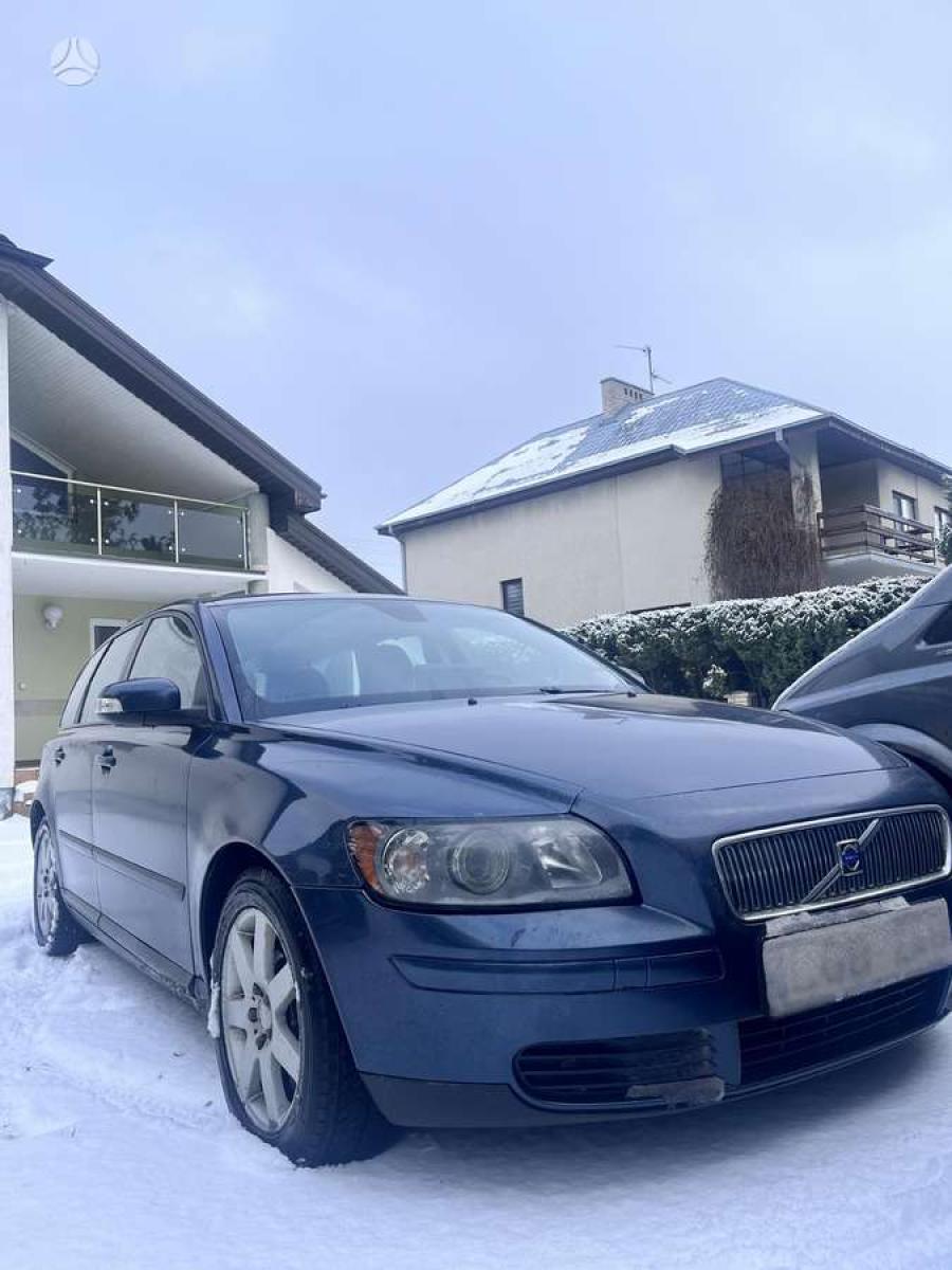 Zils Volvo V50 2006 Viļņa, ar dzinēja tilpumu 2.40 L un nobraukumu 365 tūkst. km par 2100 €, foto 1 vietnē AUTOMOTO.COM.LV