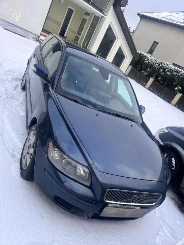 Blue Volvo V50 2006 in Vilnius, with an engine capacity of 2.40 L and mileage of 365 thousand km for 2100 €, photo 2 on AUTOMOTO.COM.LV