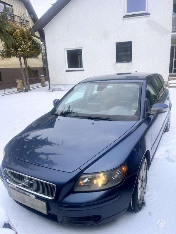 Blue Volvo V50 2006 in Vilnius, with an engine capacity of 2.40 L and mileage of 365 thousand km for 2100 €, photo 8 on AUTOMOTO.COM.LV