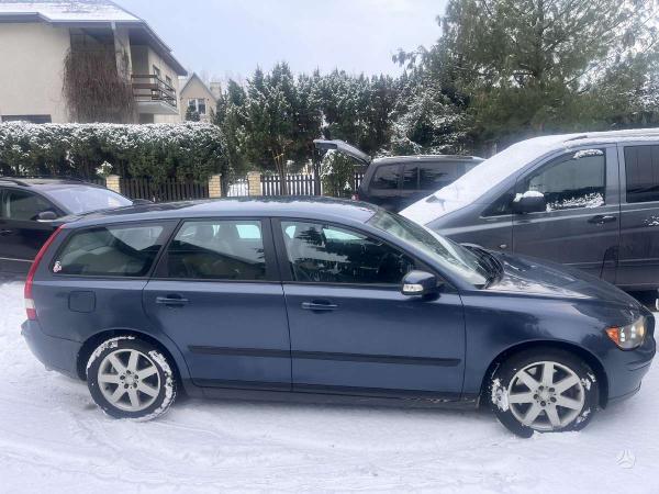 Blue Volvo V50 2006 in Vilnius, with an engine capacity of 2.40 L and mileage of 365 thousand km for 2100 €, photo 9 on AUTOMOTO.COM.LV