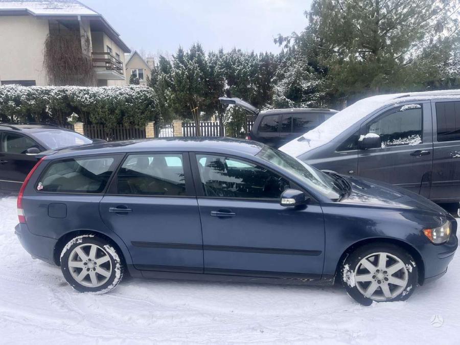 Zils Volvo V50 2006 Viļņa, ar dzinēja tilpumu 2.40 L un nobraukumu 365 tūkst. km par 2100 €, foto 9 vietnē AUTOMOTO.COM.LV