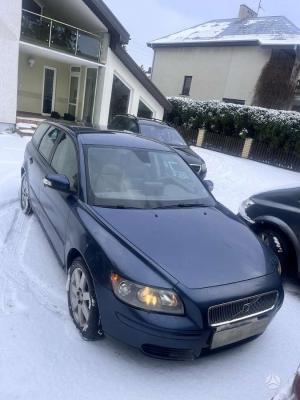 Zils Volvo V50 2006 Viļņa, ar dzinēja tilpumu 2.40 L un nobraukumu 365 tūkst. km par 2100 €, foto 10 vietnē AUTOMOTO.COM.LV