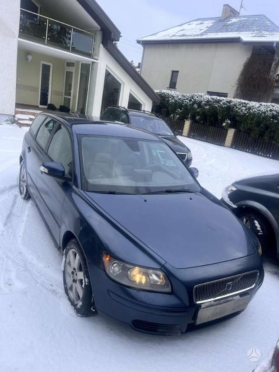 Zils Volvo V50 2006 Viļņa, ar dzinēja tilpumu 2.40 L un nobraukumu 365 tūkst. km par 2100 €, foto 10 vietnē AUTOMOTO.COM.LV