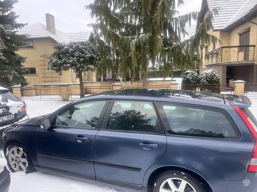 Zils Volvo V50 2006 Viļņa, ar dzinēja tilpumu 2.40 L un nobraukumu 365 tūkst. km par 2100 €, foto 18 vietnē AUTOMOTO.COM.LV