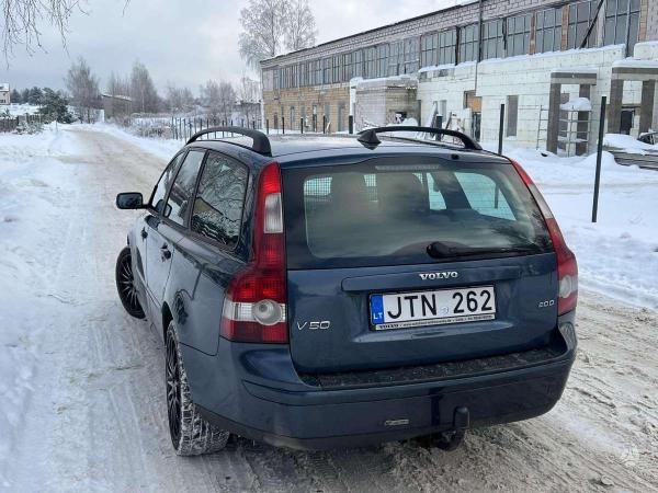 Blue Volvo V50 2006 in Vilnius, with an engine capacity of 2.00 L and mileage of 300 thousand km for 1500 €, photo 4 on AUTOMOTO.COM.LV