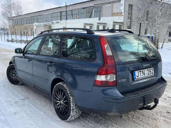 Blue Volvo V50 2006 in Vilnius, with an engine capacity of 2.00 L and mileage of 300 thousand km for 1500 €, photo 5 on AUTOMOTO.COM.LV