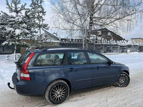 Blue Volvo V50 2006 in Vilnius, with an engine capacity of 2.00 L and mileage of 300 thousand km for 1500 €, photo 8 on AUTOMOTO.COM.LV