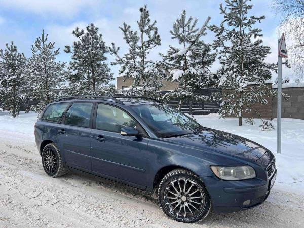 Blue Volvo V50 2006 in Vilnius, with an engine capacity of 2.00 L and mileage of 300 thousand km for 1500 €, photo 9 on AUTOMOTO.COM.LV