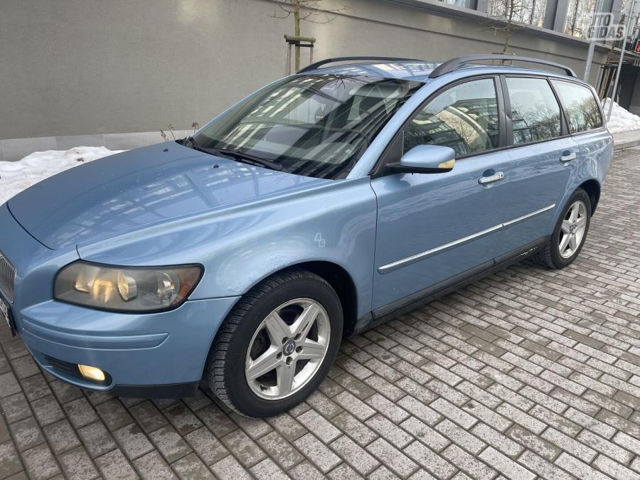 Blue Volvo V50 2006 in Vilnius, with an engine capacity of 2.00 L and mileage of 300 thousand km for 1850 €, photo 4 on AUTOMOTO.COM.LV