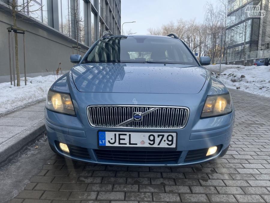 Blue Volvo V50 2006 in Vilnius, with an engine capacity of 2.00 L and mileage of 300 thousand km for 1850 €, photo 6 on AUTOMOTO.COM.LV