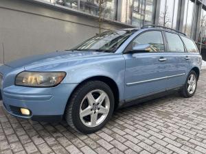 Blue Volvo V50 2006 in Vilnius, with an engine capacity of 2.00 L and mileage of 300 thousand km for 1850 €, photo 3 on AUTOMOTO.COM.LV
