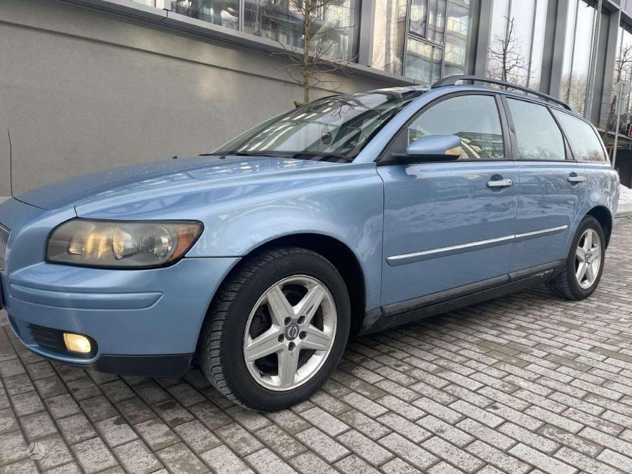 Blue Volvo V50 2006 in Vilnius, with an engine capacity of 2.00 L and mileage of 300 thousand km for 1850 €, photo 3 on AUTOMOTO.COM.LV