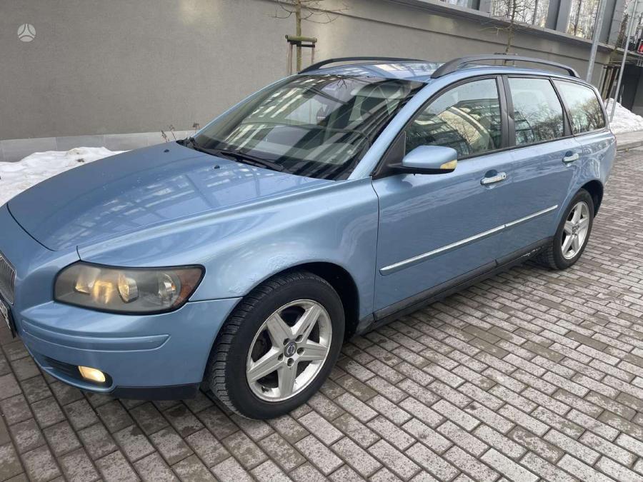 Blue Volvo V50 2006 in Vilnius, with an engine capacity of 2.00 L and mileage of 300 thousand km for 1850 €, photo 4 on AUTOMOTO.COM.LV