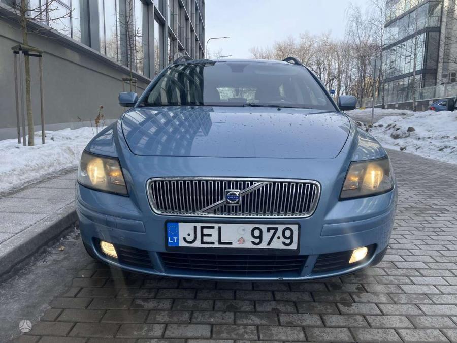 Blue Volvo V50 2006 in Vilnius, with an engine capacity of 2.00 L and mileage of 300 thousand km for 1850 €, photo 6 on AUTOMOTO.COM.LV