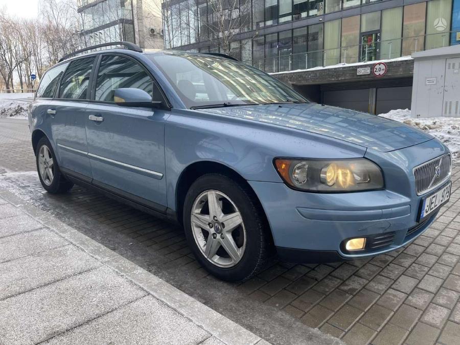 Blue Volvo V50 2006 in Vilnius, with an engine capacity of 2.00 L and mileage of 300 thousand km for 1850 €, photo 7 on AUTOMOTO.COM.LV