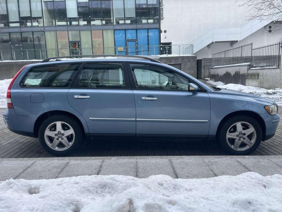 Blue Volvo V50 2006 in Vilnius, with an engine capacity of 2.00 L and mileage of 300 thousand km for 1850 €, photo 8 on AUTOMOTO.COM.LV