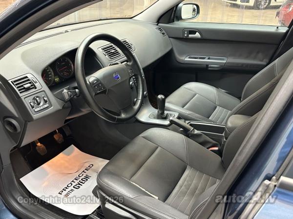 Blue Volvo V50 2006 in Tallinn, with an engine capacity of 1.60 L and mileage of 209 thousand km for 2990 €, photo 9 on AUTOMOTO.COM.LV