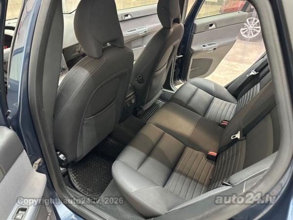 Zils Volvo V50 2006 Tallina, ar dzinēja tilpumu 1.60 L un nobraukumu 209 tūkst. km par 2990 €, foto 11 vietnē AUTOMOTO.COM.LV