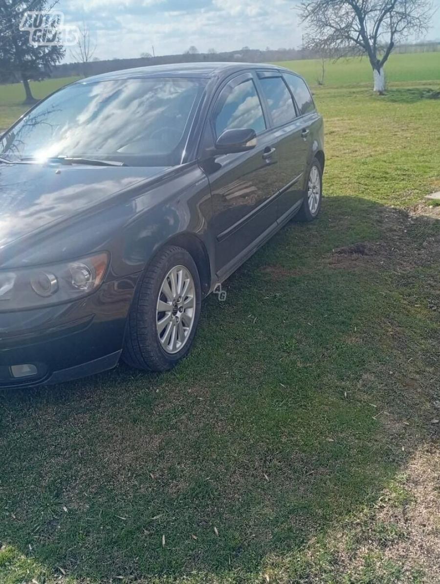 Blue Volvo V50 2006 in Vilnius, with an engine capacity of 2.00 L and mileage of 32 thousand km for 1800 €, photo 1 on AUTOMOTO.COM.LV