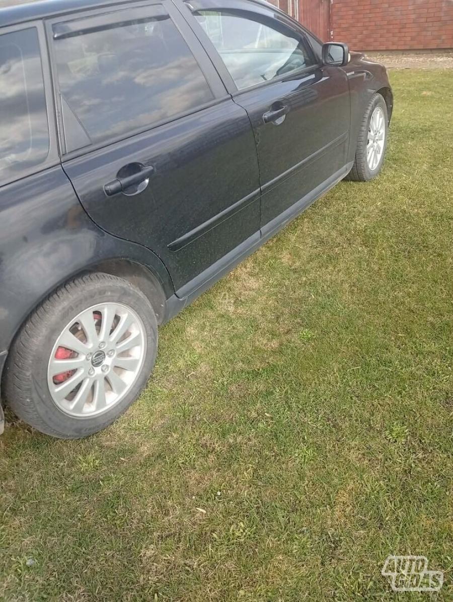 Blue Volvo V50 2006 in Vilnius, with an engine capacity of 2.00 L and mileage of 32 thousand km for 1800 €, photo 6 on AUTOMOTO.COM.LV