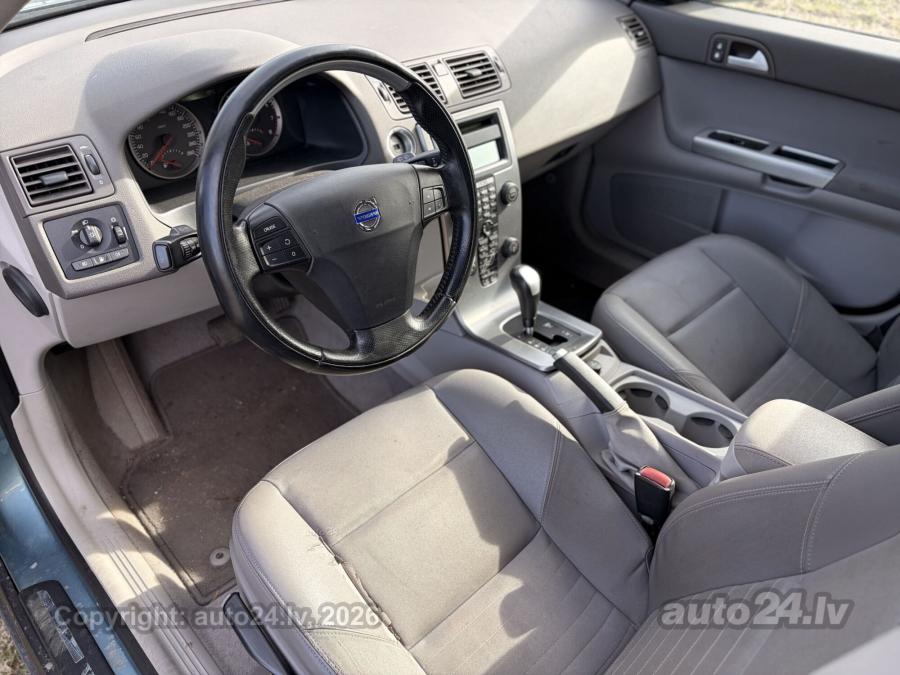 Zils Volvo V50 2006 Elva, ar dzinēja tilpumu 2.40 L un nobraukumu 240 tūkst. km par 2498 €, foto 4 vietnē AUTOMOTO.COM.LV