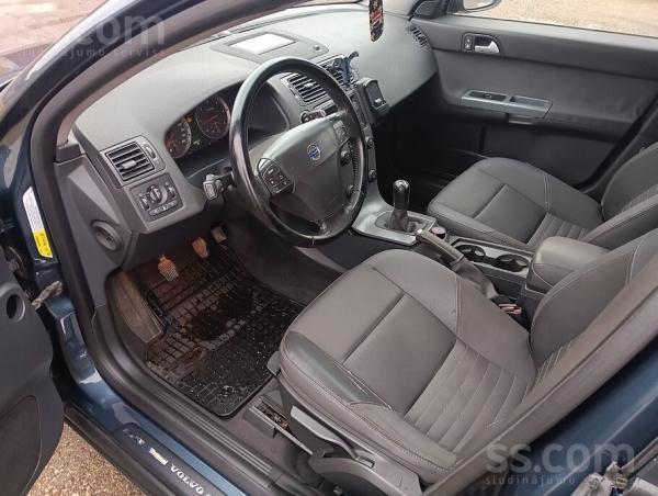 Zils Volvo V50 2006 Rēzekne, ar dzinēja tilpumu 1.60 L un nobraukumu 408 tūkst. km par 2000 €, foto 4 vietnē AUTOMOTO.COM.LV