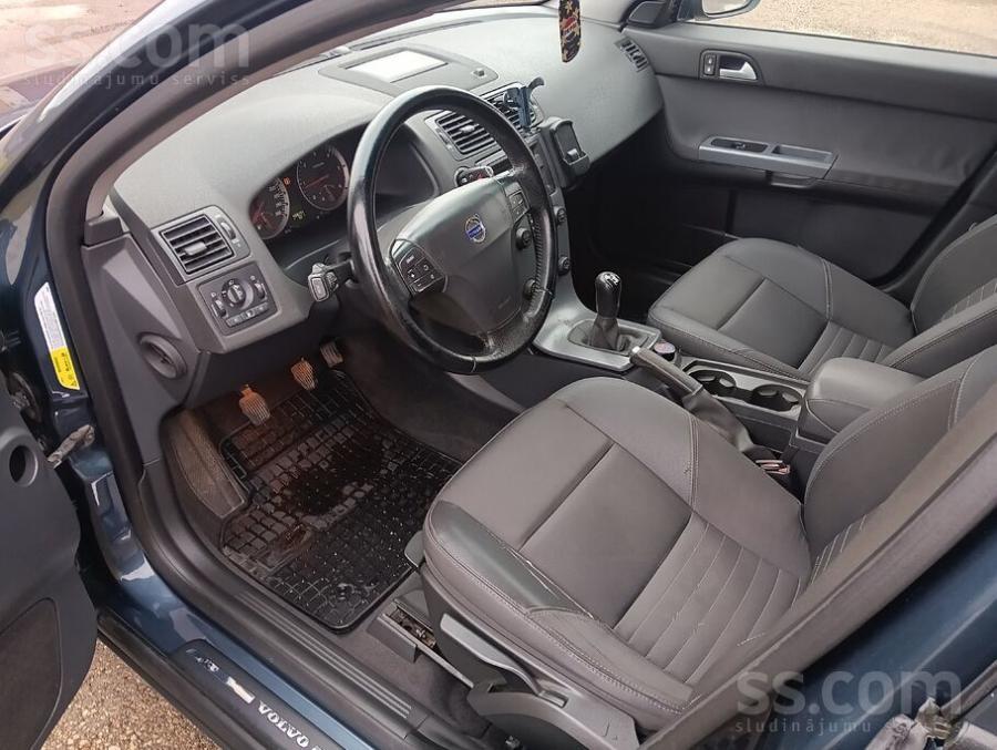 Blue Volvo V50 2006 in Rezekne, with an engine capacity of 1.60 L and mileage of 408 thousand km for 2000 €, photo 5 on AUTOMOTO.COM.LV
