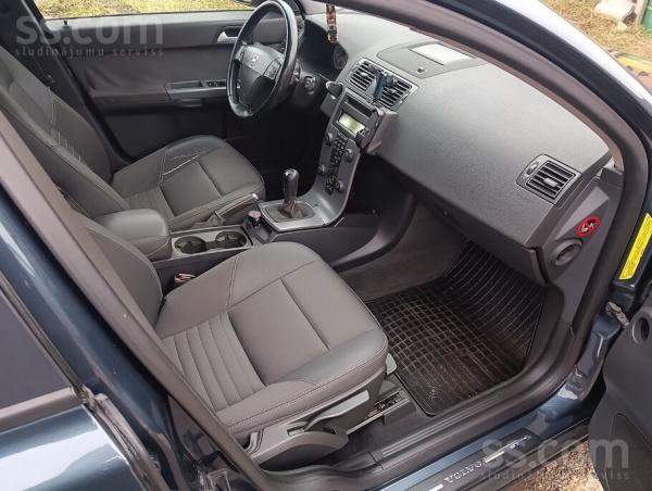 Zils Volvo V50 2006 Rēzekne, ar dzinēja tilpumu 1.60 L un nobraukumu 408 tūkst. km par 2000 €, foto 5 vietnē AUTOMOTO.COM.LV