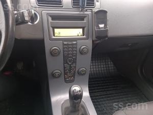 Blue Volvo V50 2006 in Rezekne, with an engine capacity of 1.60 L and mileage of 408 thousand km for 2000 €, photo 8 on AUTOMOTO.COM.LV