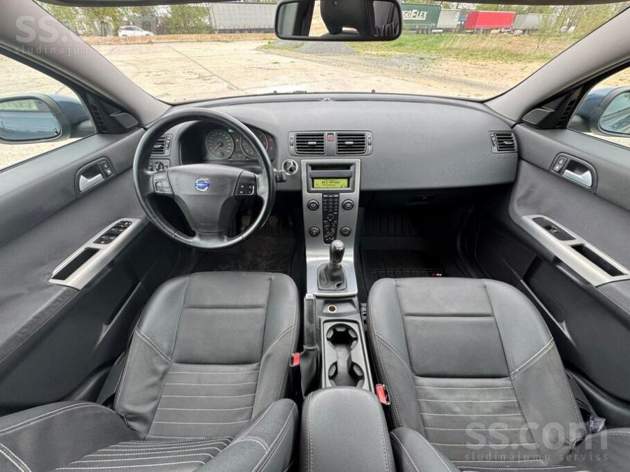 Blue Volvo V50 2006 in Riga, with an engine capacity of 2.00 L and mileage of 0 thousand km for 1690 €, photo 11 on AUTOMOTO.COM.LV