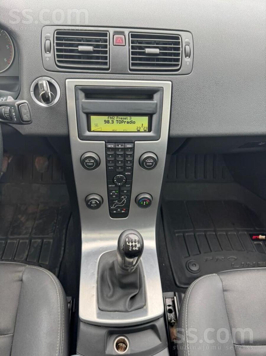 Blue Volvo V50 2006 in Riga, with an engine capacity of 2.00 L and mileage of 0 thousand km for 1690 €, photo 18 on AUTOMOTO.COM.LV