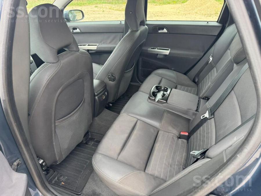 Blue Volvo V50 2006 in Riga, with an engine capacity of 2.00 L and mileage of 0 thousand km for 1690 €, photo 21 on AUTOMOTO.COM.LV
