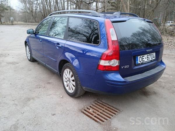 Zils Volvo V50 2006 Rīga, ar dzinēja tilpumu 1.60 L un nobraukumu 348 tūkst. km par 2250 €, foto 3 vietnē AUTOMOTO.COM.LV