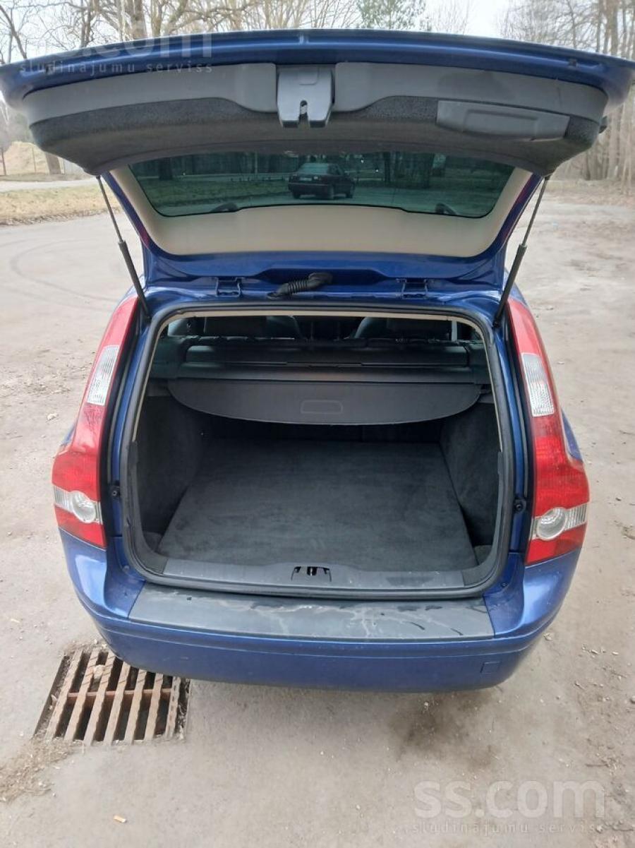 Blue Volvo V50 2006 in Riga, with an engine capacity of 1.60 L and mileage of 348 thousand km for 2250 €, photo 6 on AUTOMOTO.COM.LV