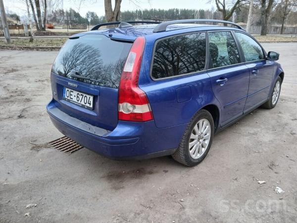Синий Вольво В50 2006 в Рига, объемом двигателя 1.60 л и пробегом 348 тыс. км за 2100 €, фото 4 на AUTOMOTO.COM.LV