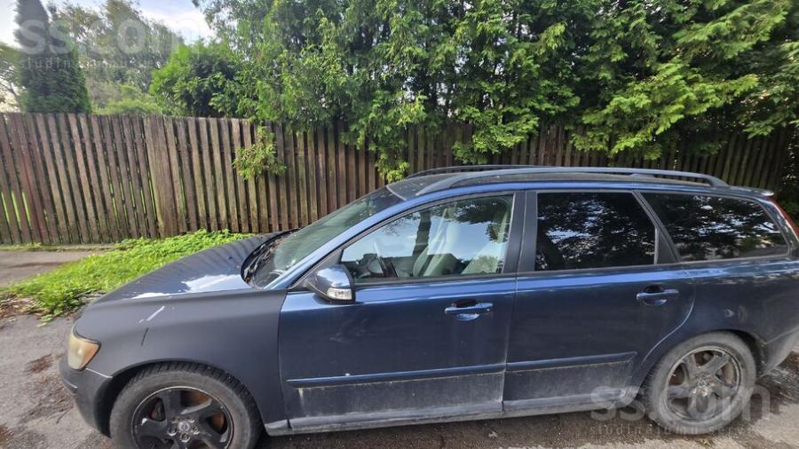 Zils Volvo V50 2006 Rīga, ar dzinēja tilpumu 2.00 L un nobraukumu 386 tūkst. km par 1250 €, foto 4 vietnē AUTOMOTO.COM.LV