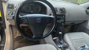 Zils Volvo V50 2006 Rīga, ar dzinēja tilpumu 2.00 L un nobraukumu 386 tūkst. km par 1250 €, foto 5 vietnē AUTOMOTO.COM.LV