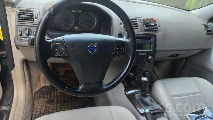 Zils Volvo V50 2006 Rīga, ar dzinēja tilpumu 2.00 L un nobraukumu 386 tūkst. km par 1250 €, foto 5 vietnē AUTOMOTO.COM.LV