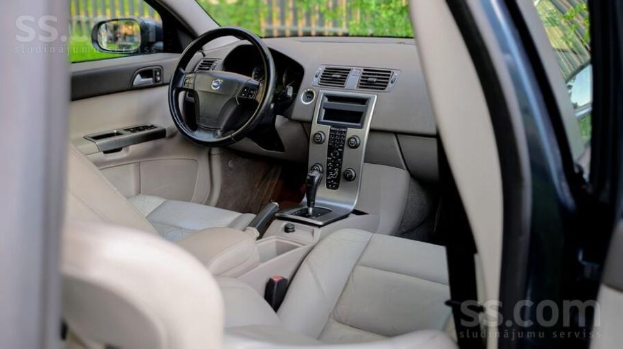 Zils Volvo V50 2006 Rīga, ar dzinēja tilpumu 2.40 L un nobraukumu 248 tūkst. km par 3300 €, foto 12 vietnē AUTOMOTO.COM.LV