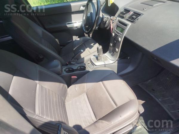 Blue Volvo V50 2006 in Jelgava, with an engine capacity of 1.60 L and mileage of 360 thousand km for 1150 €, photo 6 on AUTOMOTO.COM.LV