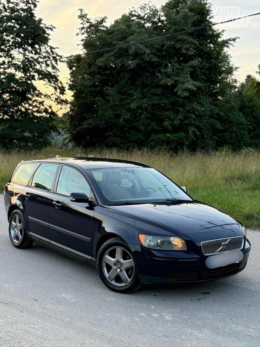 Zils Volvo V50 2006 Viļņa, ar dzinēja tilpumu 1.80 L un nobraukumu 206 tūkst. km par 1000 €, foto 4 vietnē AUTOMOTO.COM.LV