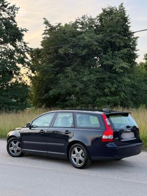 Zils Volvo V50 2006 Viļņa, ar dzinēja tilpumu 1.80 L un nobraukumu 206 tūkst. km par 1000 €, foto 8 vietnē AUTOMOTO.COM.LV