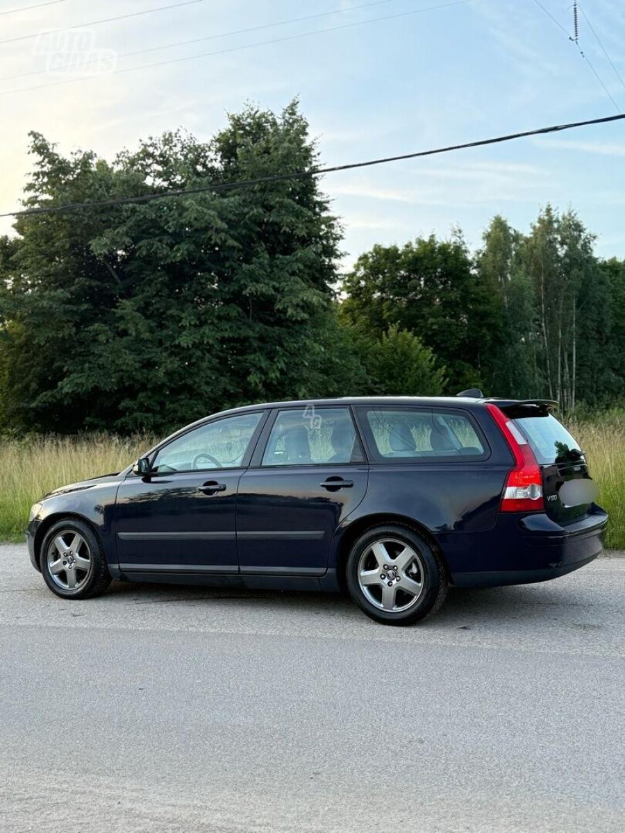 Zils Volvo V50 2006 Viļņa, ar dzinēja tilpumu 1.80 L un nobraukumu 206 tūkst. km par 1000 €, foto 9 vietnē AUTOMOTO.COM.LV