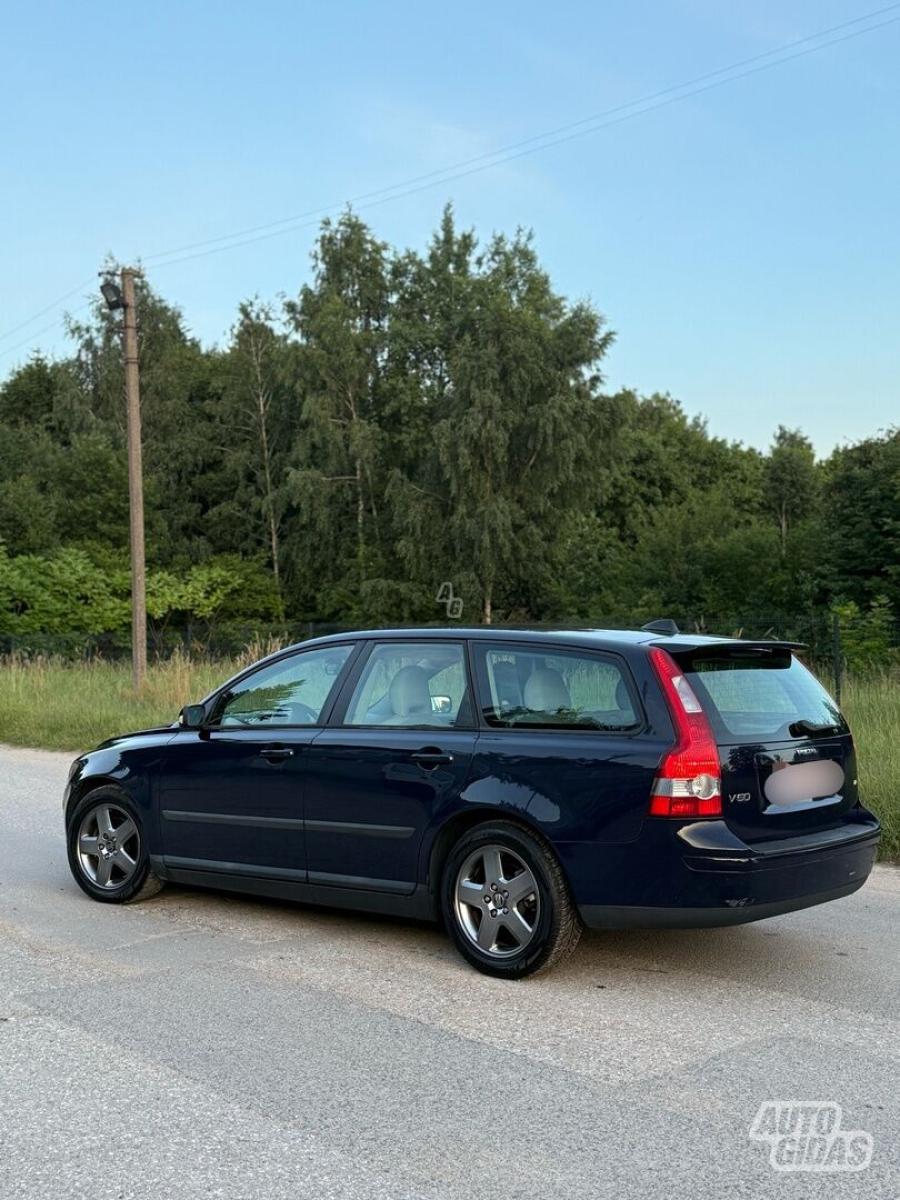 Zils Volvo V50 2006 Viļņa, ar dzinēja tilpumu 1.80 L un nobraukumu 206 tūkst. km par 1000 €, foto 10 vietnē AUTOMOTO.COM.LV