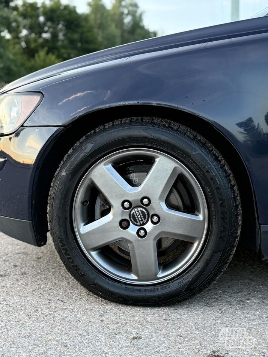 Zils Volvo V50 2006 Viļņa, ar dzinēja tilpumu 1.80 L un nobraukumu 206 tūkst. km par 1000 €, foto 13 vietnē AUTOMOTO.COM.LV