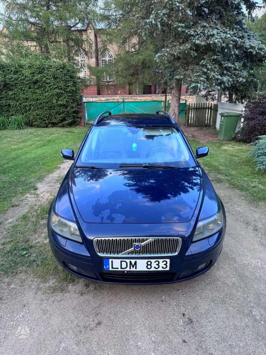 Blue Volvo V50 2006 in Vilnius, with an engine capacity of 1.80 L and mileage of 324 thousand km for 1550 €, photo 1 on AUTOMOTO.COM.LV