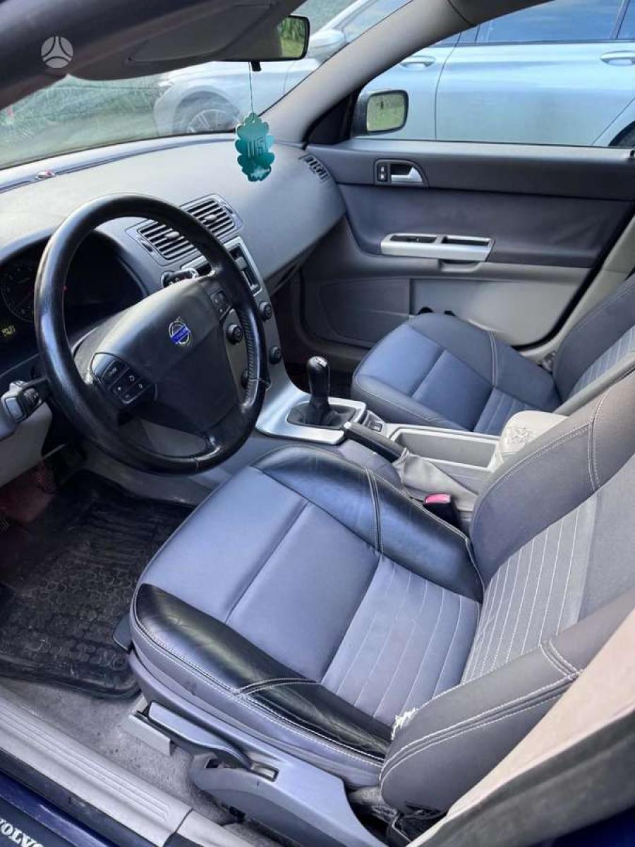 Blue Volvo V50 2006 in Vilnius, with an engine capacity of 1.80 L and mileage of 324 thousand km for 1550 €, photo 15 on AUTOMOTO.COM.LV