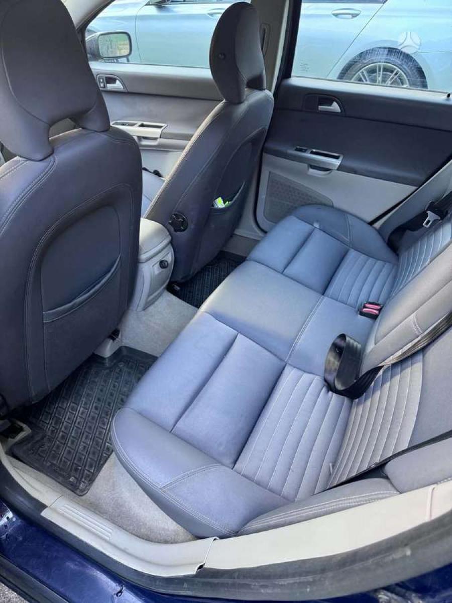 Blue Volvo V50 2006 in Vilnius, with an engine capacity of 1.80 L and mileage of 324 thousand km for 1550 €, photo 17 on AUTOMOTO.COM.LV