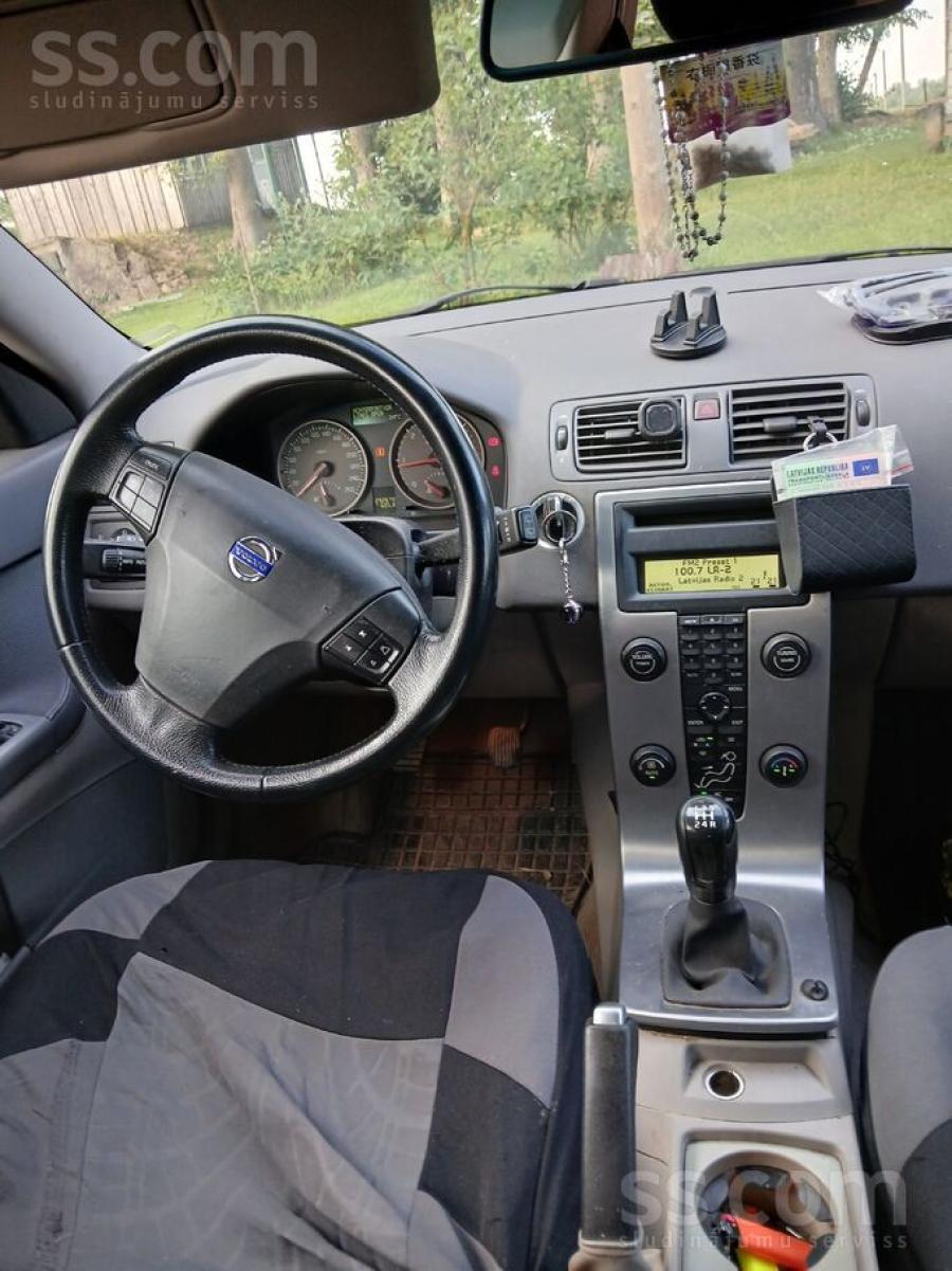 Blue Volvo V50 2006 in Preili, with an engine capacity of 1.60 L and mileage of 293 thousand km for 2000 €, photo 4 on AUTOMOTO.COM.LV
