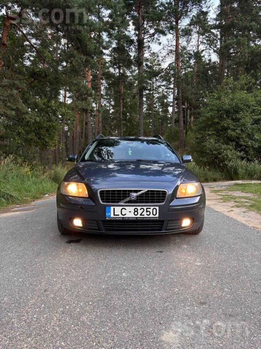 Синий Вольво В50 2006 в Рига, объемом двигателя 2.00 л и пробегом 322 тыс. км за 1400 €, фото 1 на AUTOMOTO.COM.LV